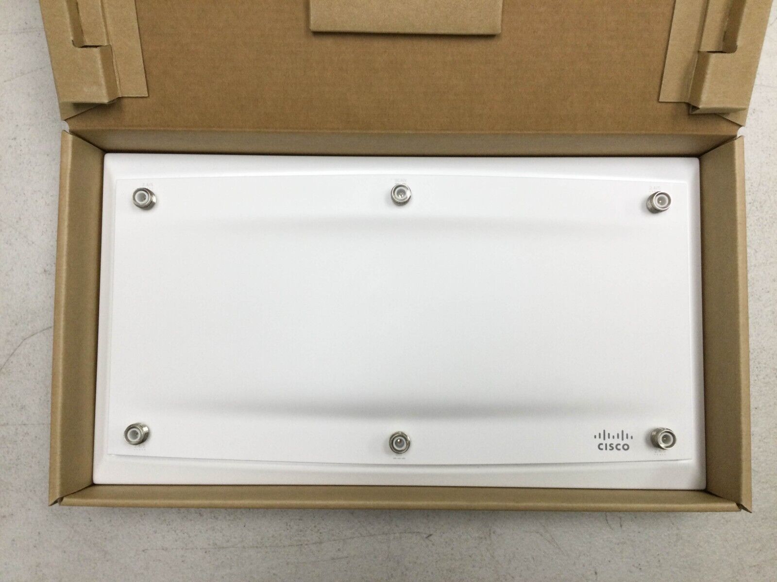 Solved: Picture of the MR46E antenna ports ? - The Meraki Community